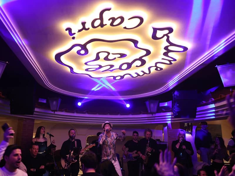 Capri Nightlife Guide: Top Bars, Live Music Venues, and Dress Code Tips