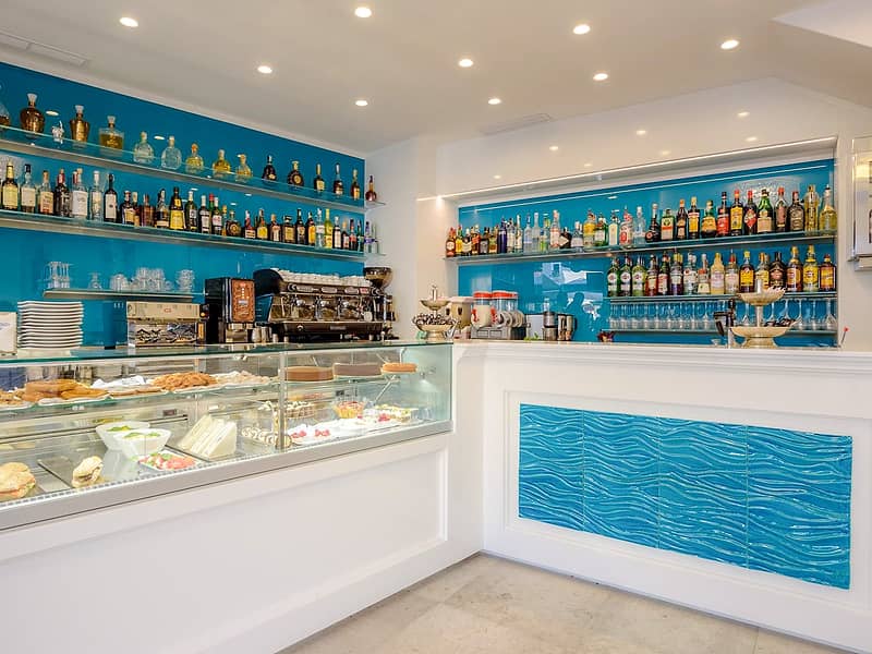 Il Piccolo Bar - Bars and Nightclubs - Capri