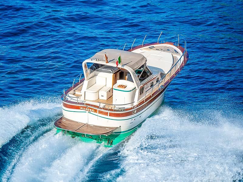 Tour in barca luxury a Capri con Aprea 32 2026 - Plaghia Charter